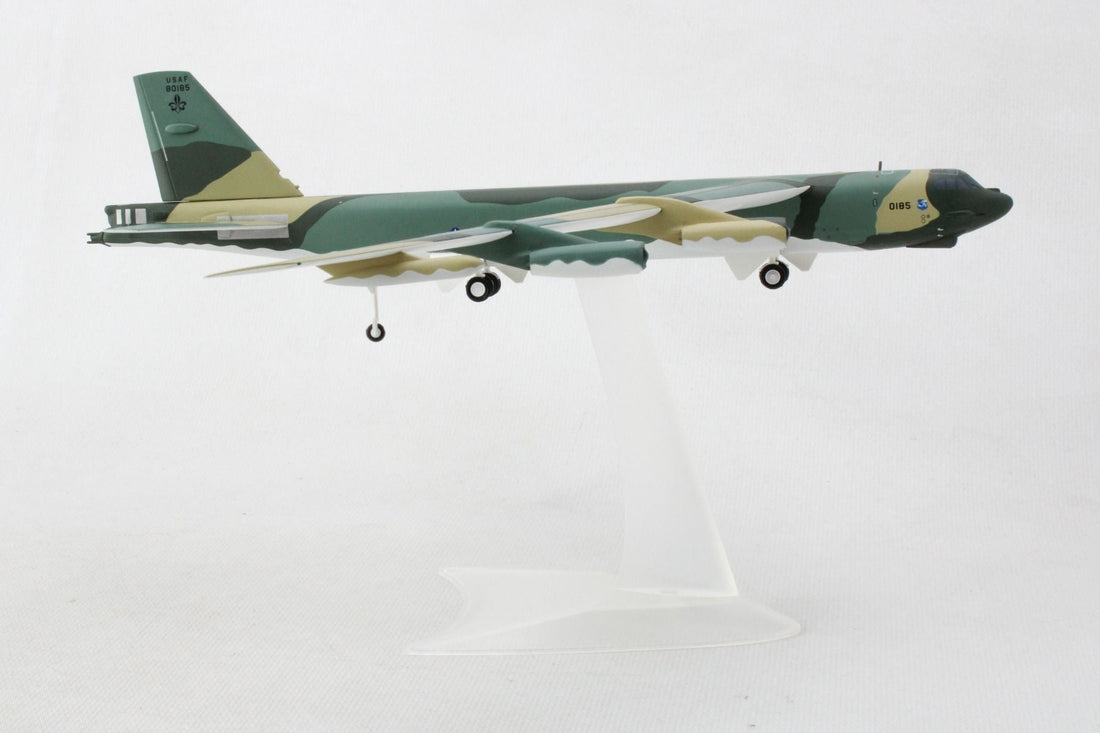 Herpa Wings 572767 1:200 USAF B-52G 596th Bomber Squadron, 2nd Bomb ...