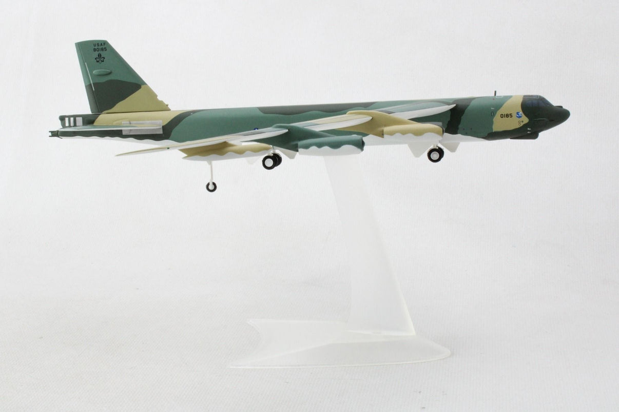 Herpa Wings 572767 1:200 USAF B-52G 596th Bomber Squadron, 2nd Bomb ...