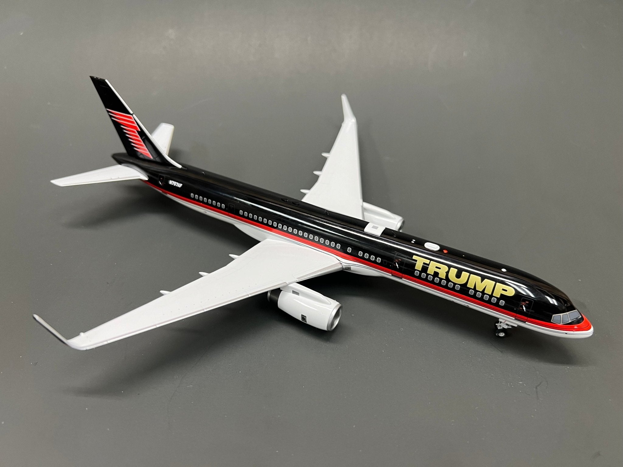 NG Models 42038 1:200 The Trump Organization 757-200 – MTS Aviation Models