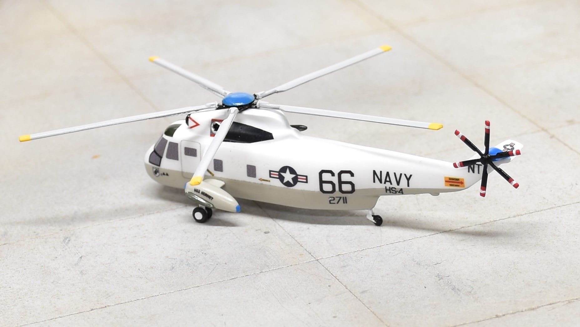 Sky Classics SC2SK03 1:200 SH-3D Sea King 152711 HS-4 USS Hornet Apoll ...