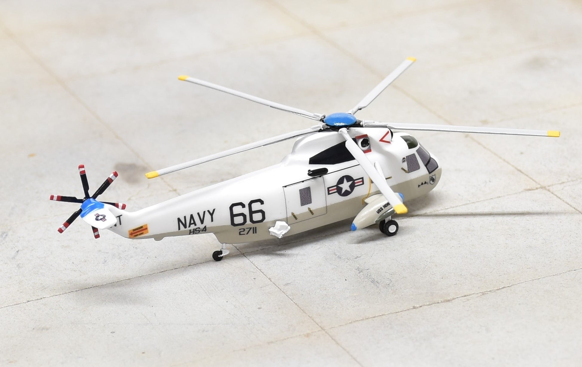 Sky Classics SC2SK03 1:200 SH-3D Sea King 152711 HS-4 USS Hornet Apoll ...