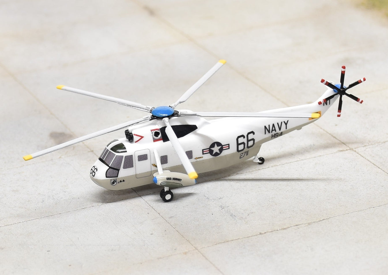 Sky Classics SC2SK03 1:200 SH-3D Sea King 152711 HS-4 USS Hornet Apoll ...