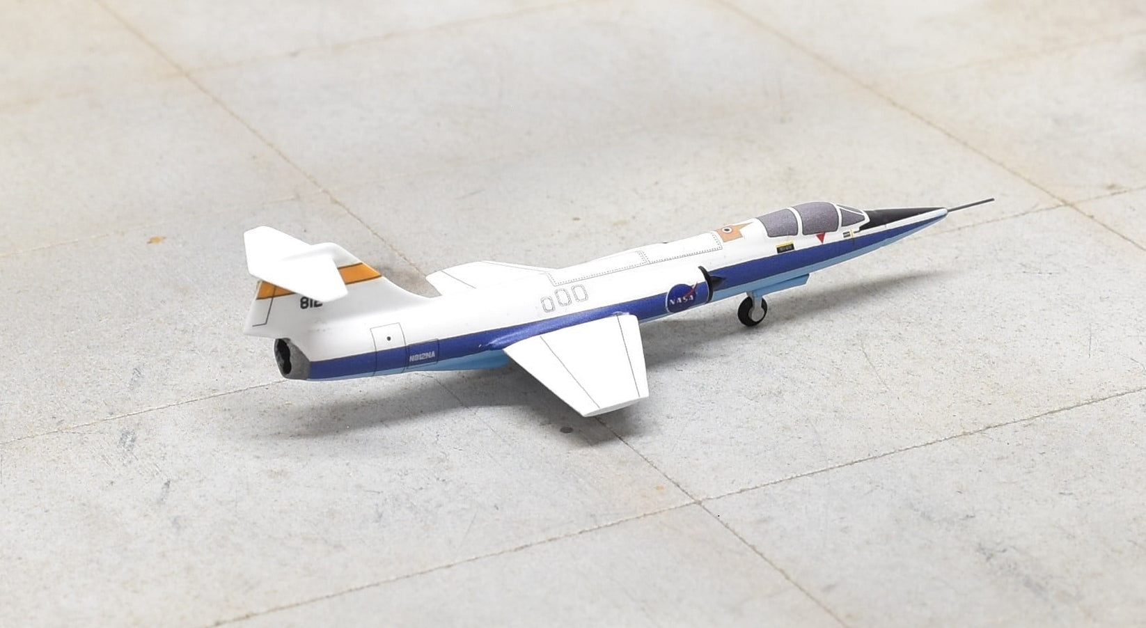 Sky Classics 1:200 SCF10402 Lockheed F-104 Starfighter NASA N812NA Whi ...
