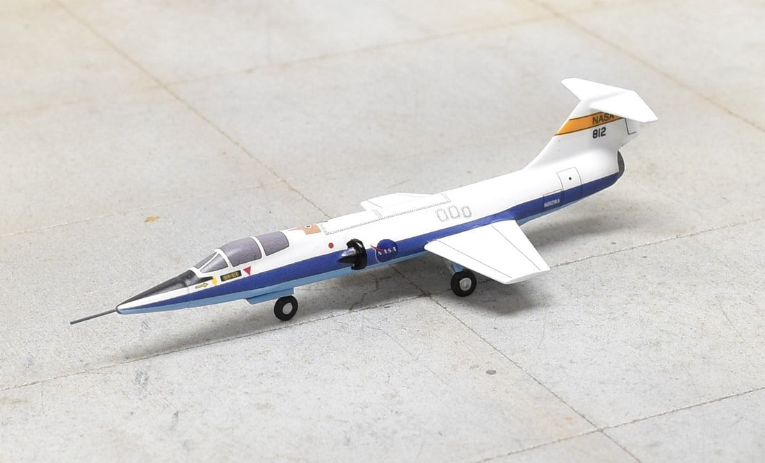 Sky Classics 1:200 SCF10402 Lockheed F-104 Starfighter NASA N812NA Whi ...