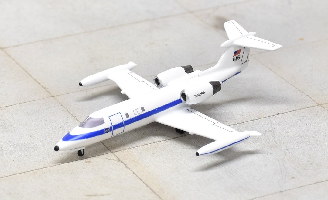 Sky Classics 1:200 SCLRJ006 Learjet 25 N616NA NASA New Scheme Glenn Re ...