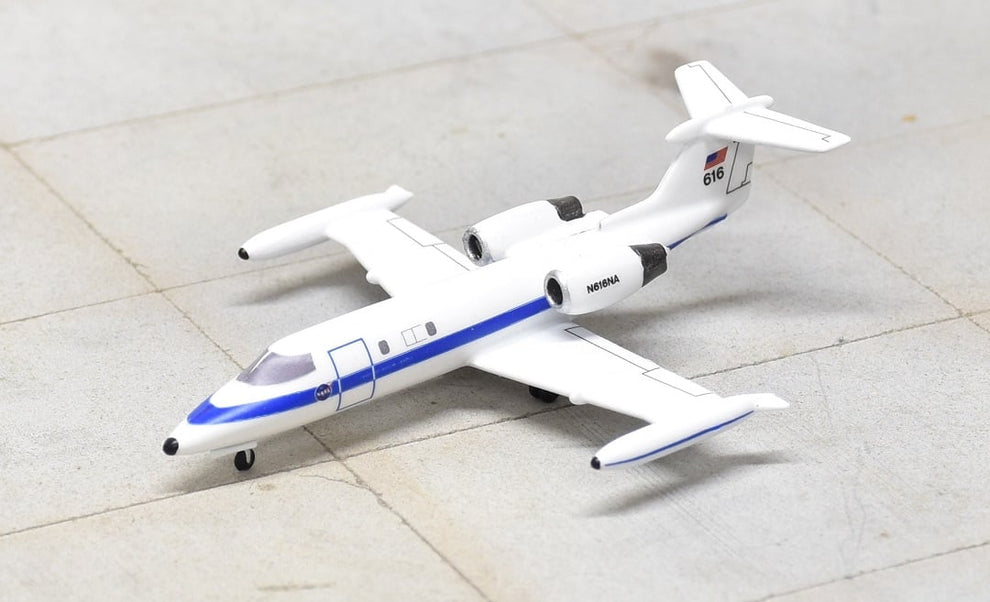 Sky Classics 1:200 SCLRJ006 Learjet 25 N616NA NASA New Scheme Glenn Re ...