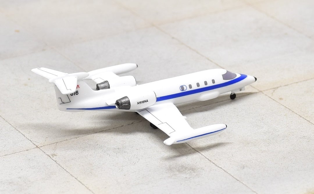 Sky Classics 1:200 SCLRJ008 Learjet 25 N616NA NASA Old Scheme Glenn Re ...