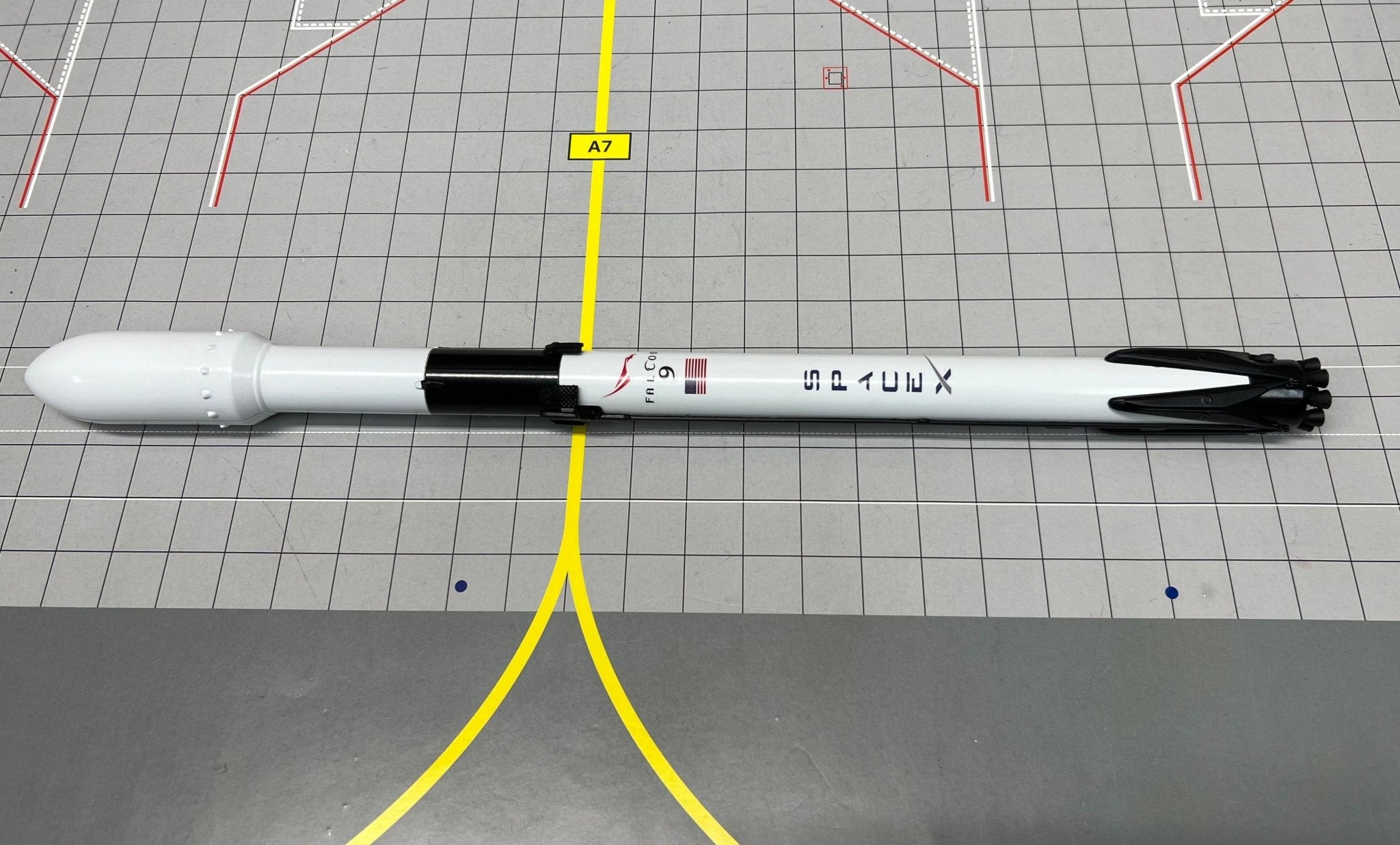 Sky Classics 1:200 SpaceX Falcon 9 Launch Configuration – MTS Aviation ...