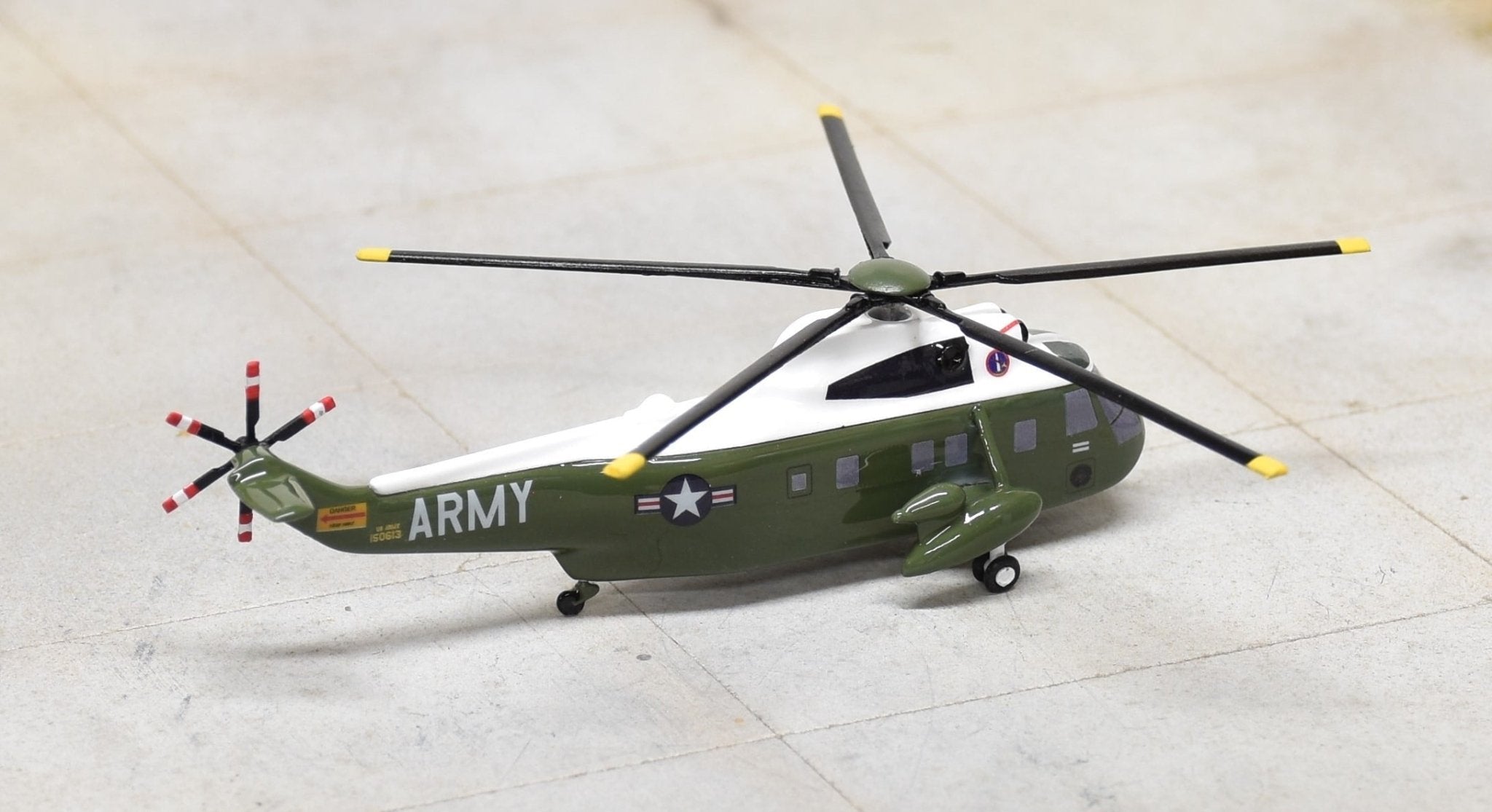 Sky Classics SC2SK04 1:200 VH-3A Sea King US Army Presidential Flight ...