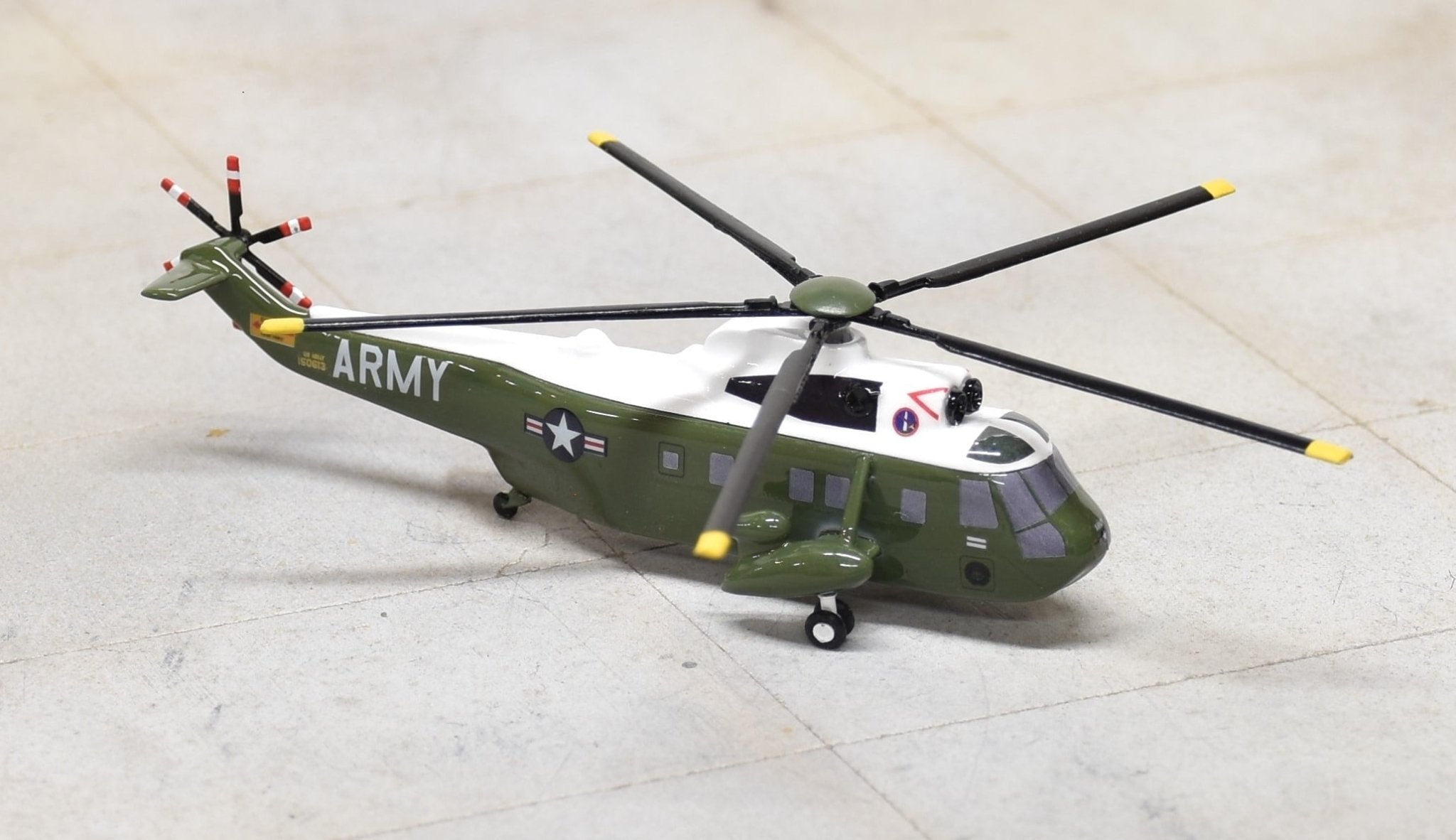 Sky Classics SC2SK04 1:200 VH-3A Sea King US Army Presidential Flight – MTS Aviation Models