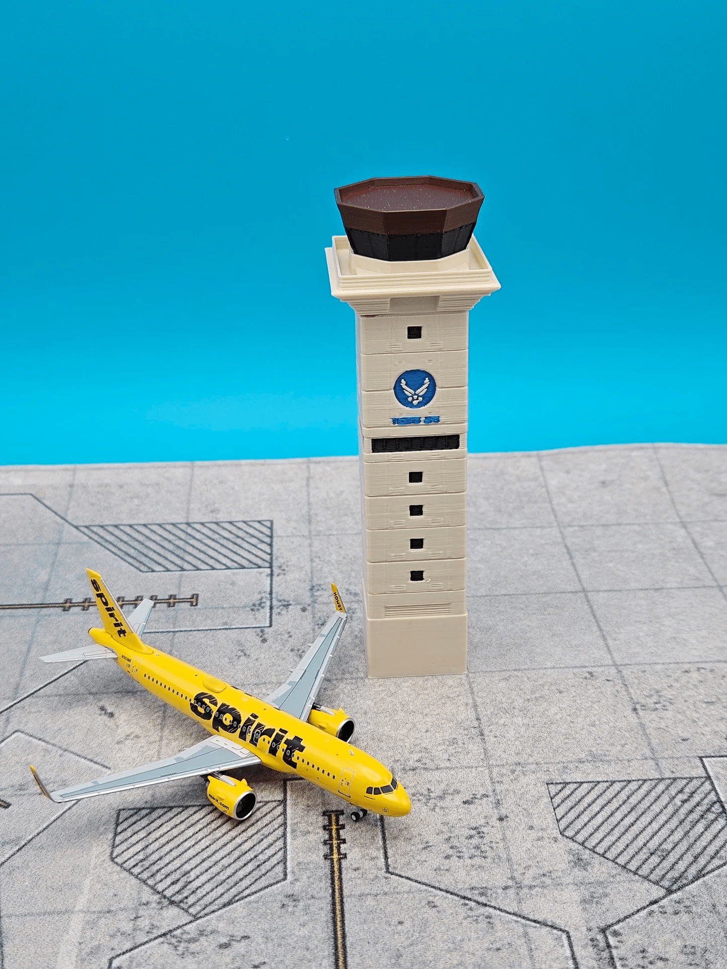 Tarmac Designs 1:400 Travis AFB (SUU) Air Traffic Control Tower – MTS ...